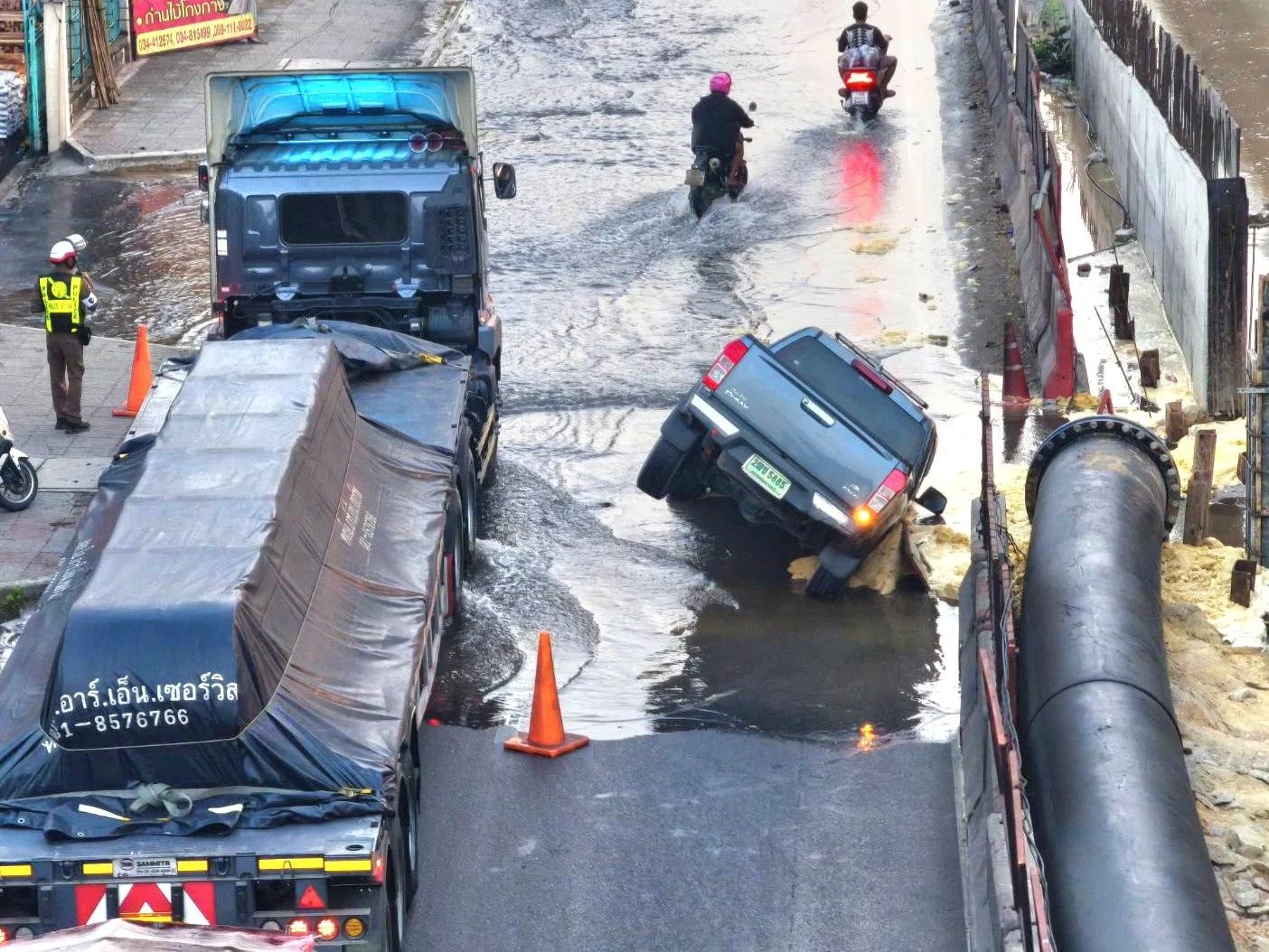 Road Collapse on Rama 2 Road After Water Pipe Burst - EJEC-Thailand